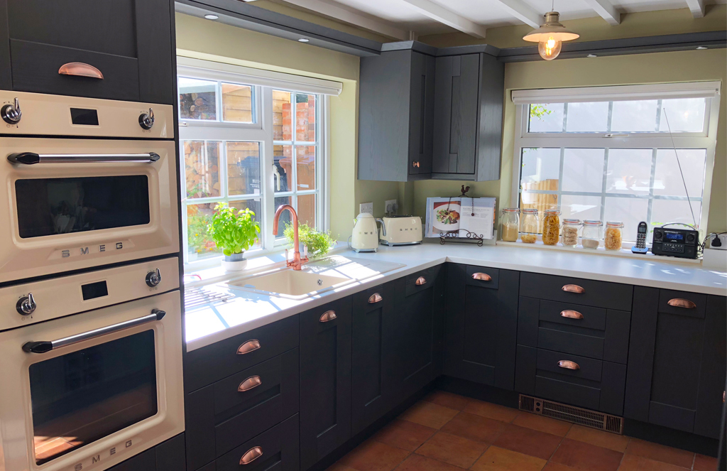 Pronto Wilton doors in Oakgrain Graphite