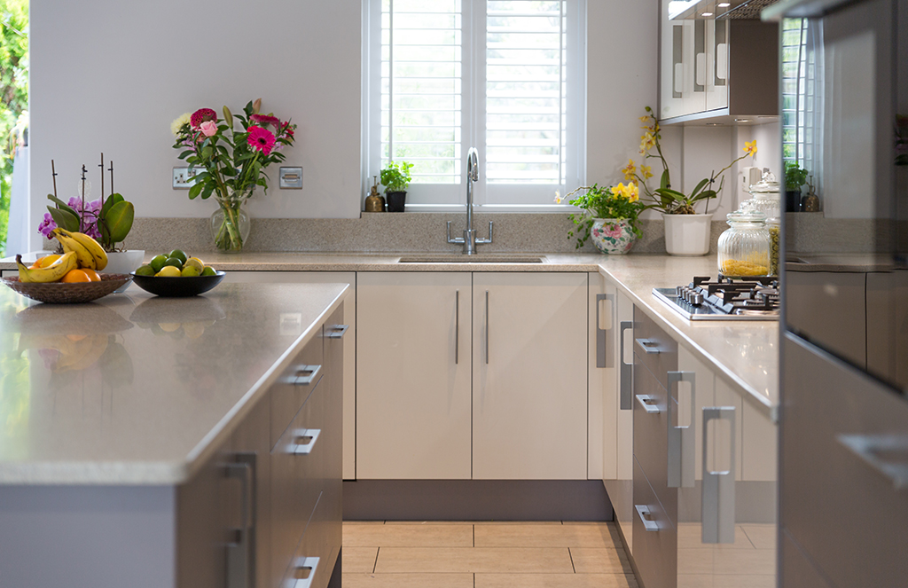 Zurfiz Doors in Ultramatt Metallic Basalt & Ultragloss Cream