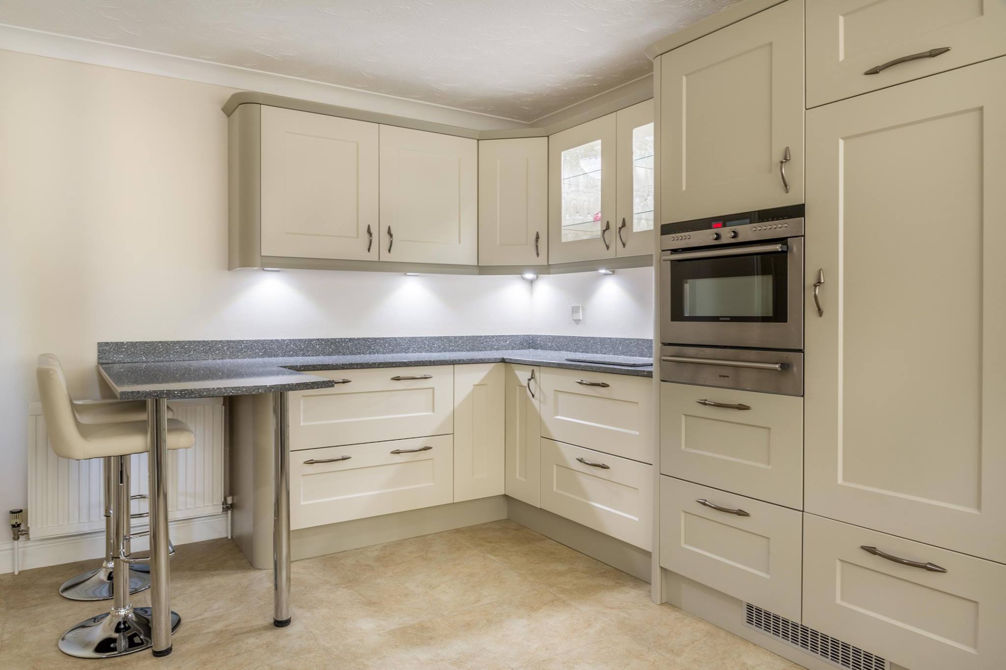 Bella Cambridge Door in Matt Mussel and Matt Dakkar