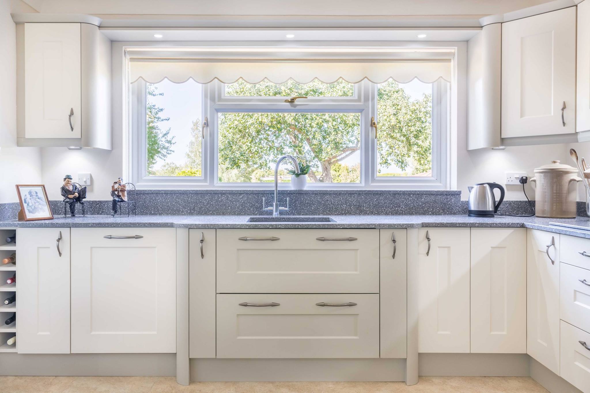 Bella Cambridge Door in Matt Mussel and Matt Dakkar