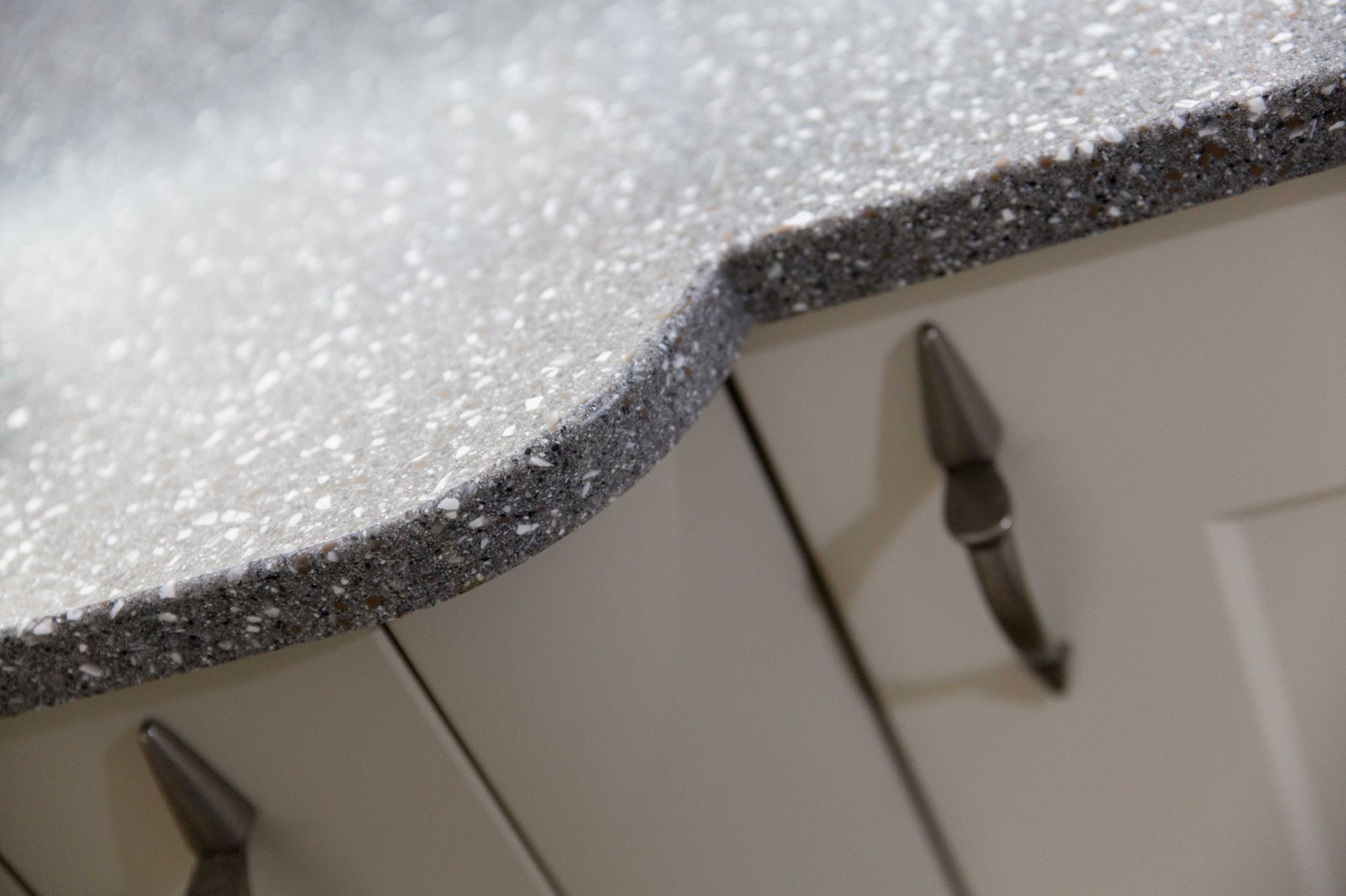 Bella Cambridge Door in Matt Mussel and Matt Dakkar