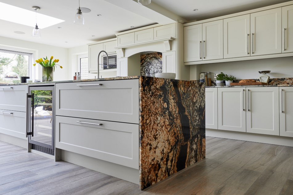 Bella Richmond in Matt Mussel & Matt Pebble