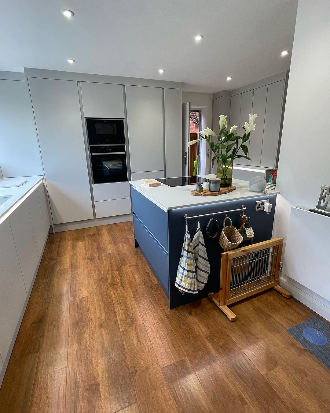 Zurfiz Supermatt Light Grey & Serica Matt Indigo Blue Kitchen